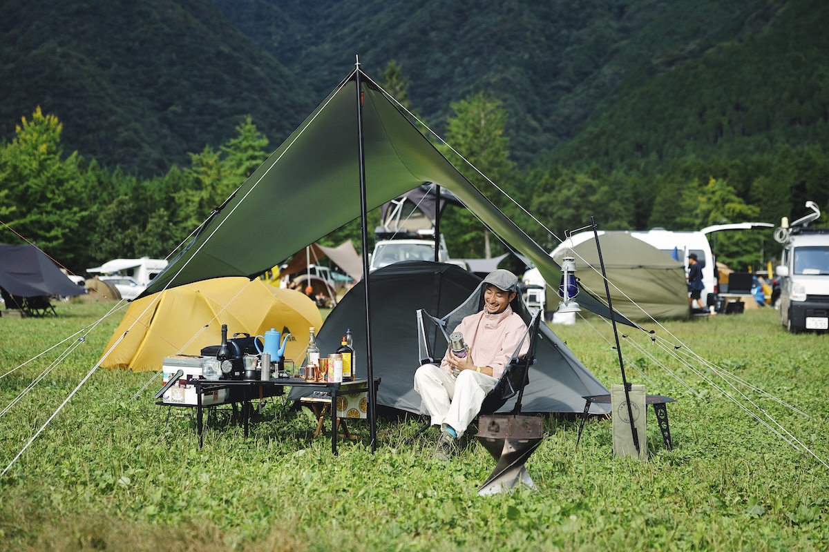 小物使いで遊びを入れた、飾りすぎない玄人ソロスタイル。（GO OUT CAMP vol.20） | GO OUT WEB