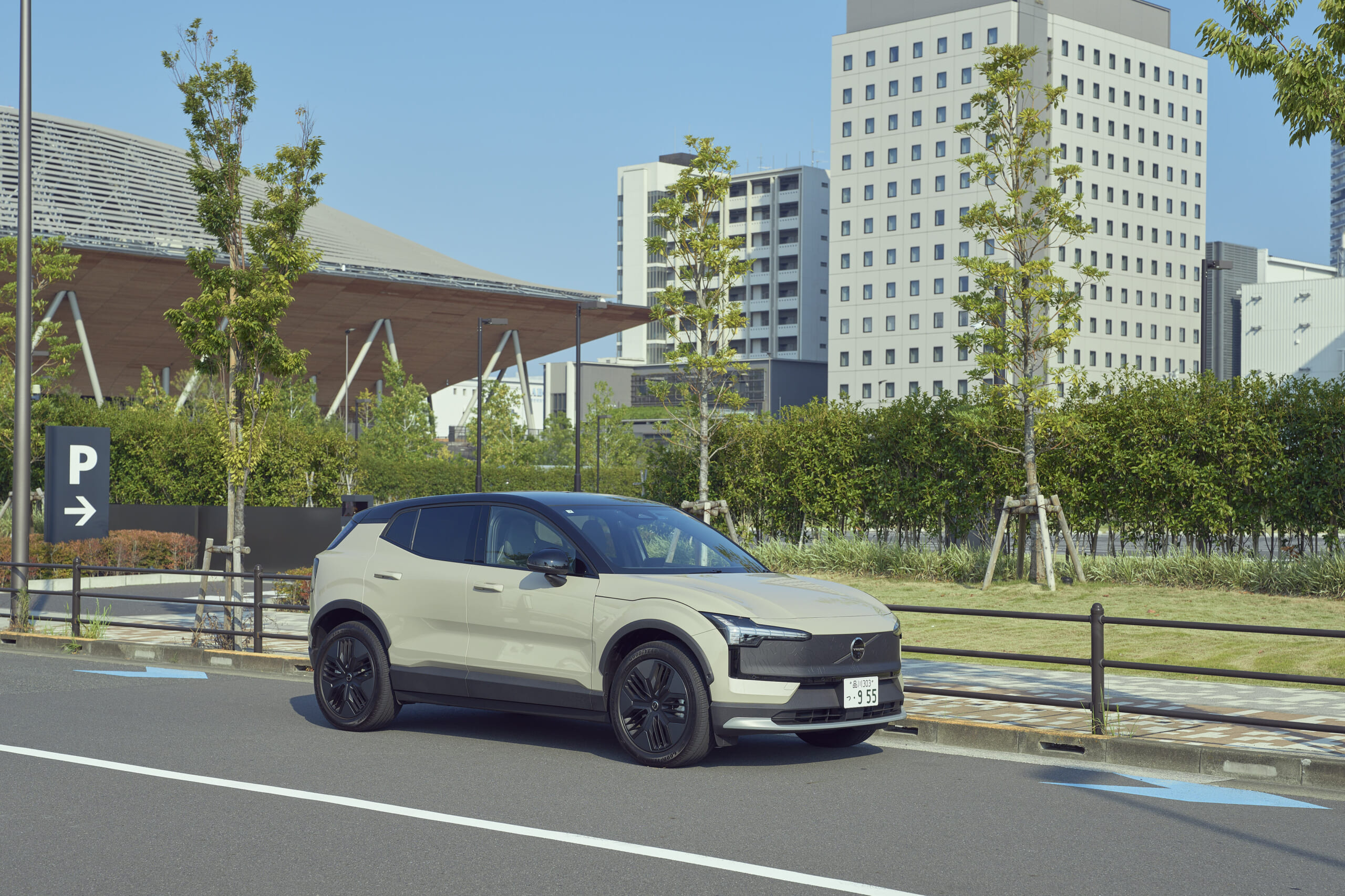 電動化ボルボの主役「EX30」に、アウトドアスタイルな「クロスカントリー」新設定！ | GO OUT WEB